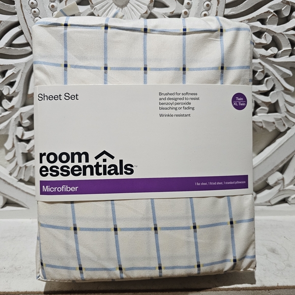 Room Essentials | Bedding | New Room Essentials Blue And White Plaid ...
